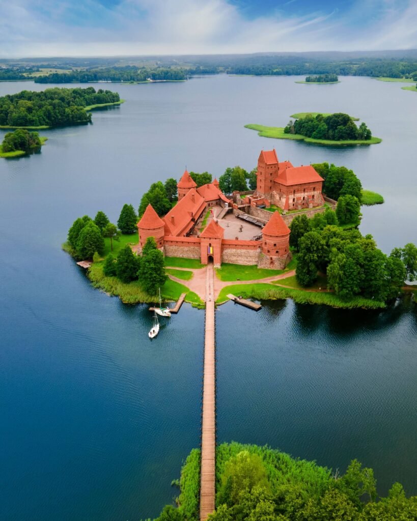 Trakai Castle: A Fascinating 14th Century Fortress in Lithuania ...